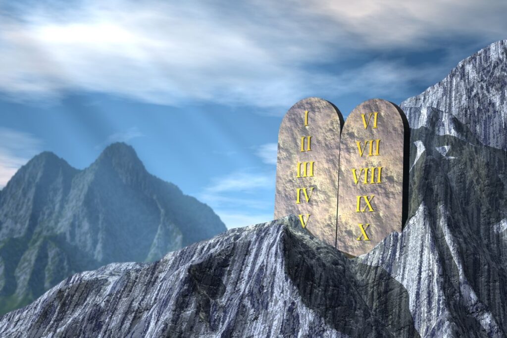 Os 10 Mandamentos na Bíblia: Significados e Lições